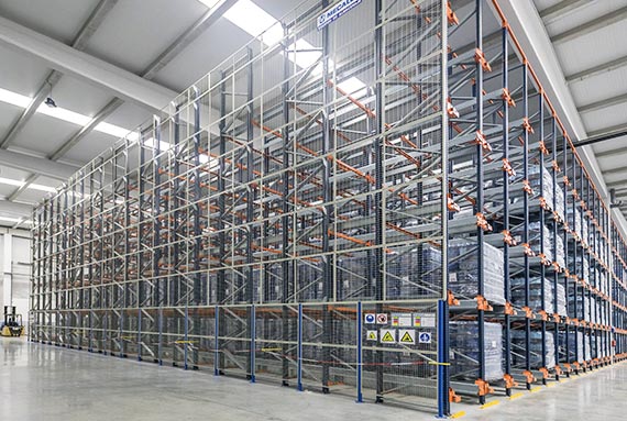 Pallet Shuttle Racking System - Mecalux.com