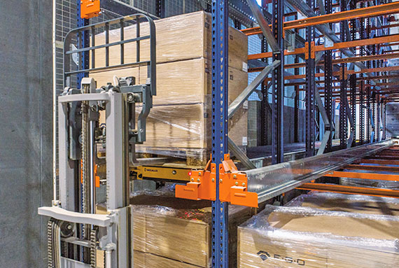 Pallet Shuttle Racking System - Mecalux.com