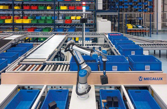 Picking Robot (automated piece picking) - Mecalux.com