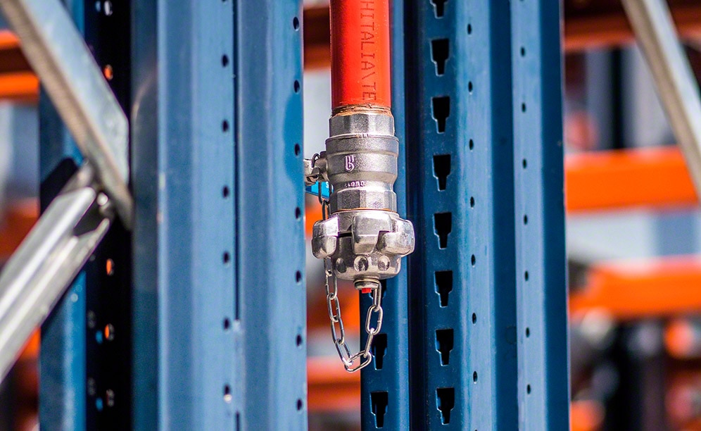 Fire protection measures for metal racks and warehouses - Mecalux.com